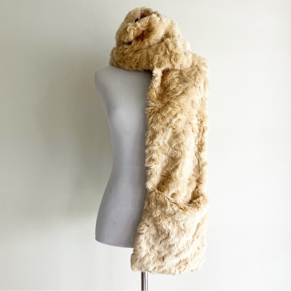 CAbi | Accessories | Cabi 3698 Pocket Scarf Faux Fur Beige Long Tan ...